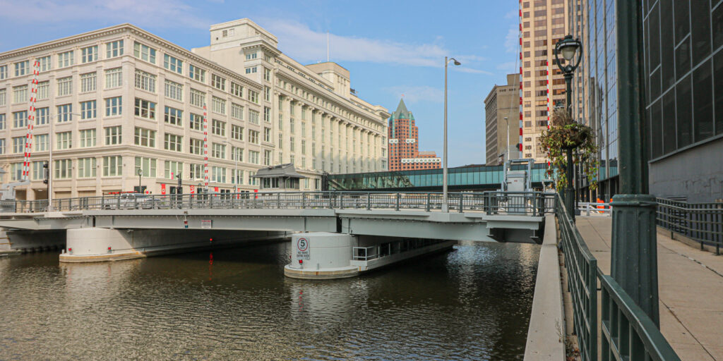 Michigan Street Vertical Lift Bridge - Benesch